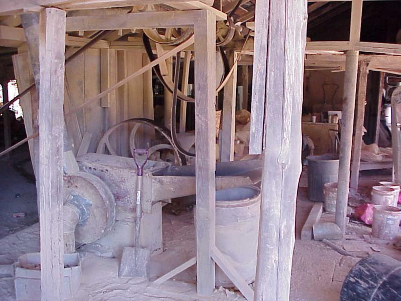Clay drying and clay grinder of modern pottery | NCpedia