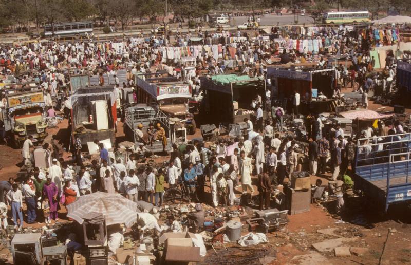 A market near the Red Fort in Delhi, India | NCpedia