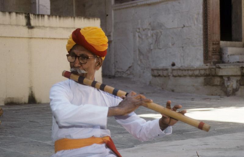 Man playing flute at Mehrangarh Fort in Jodhpur, India | NCpedia