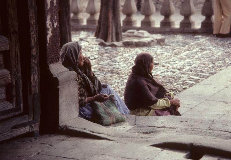 Mendicants in front of the church of Atotonilco, Mexico | NCpedia