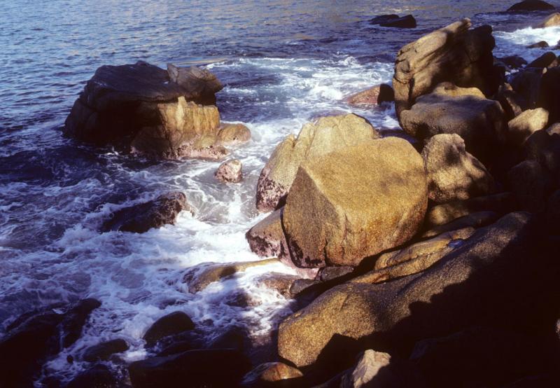 Rocky ocean coast in Mexico | NCpedia